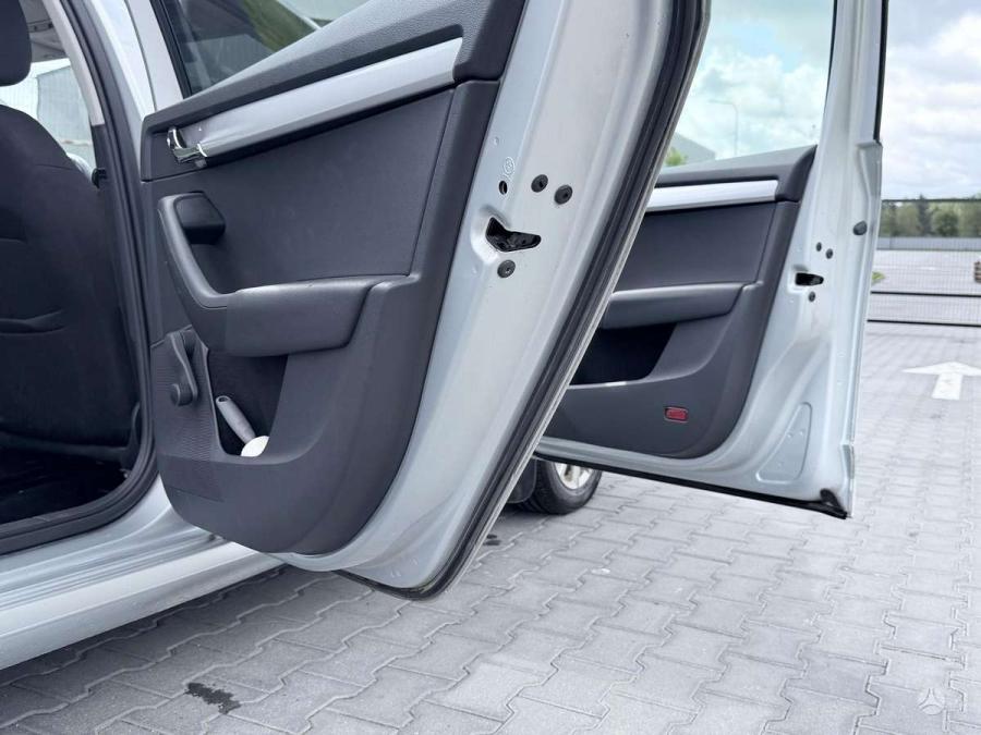 Pelēks Skoda Octavia 2016 Viļņa, ar dzinēja tilpumu 1.40 L un nobraukumu 236 tūkst. km par 6500 €, foto 7 vietnē AUTOMOTO.COM.LV