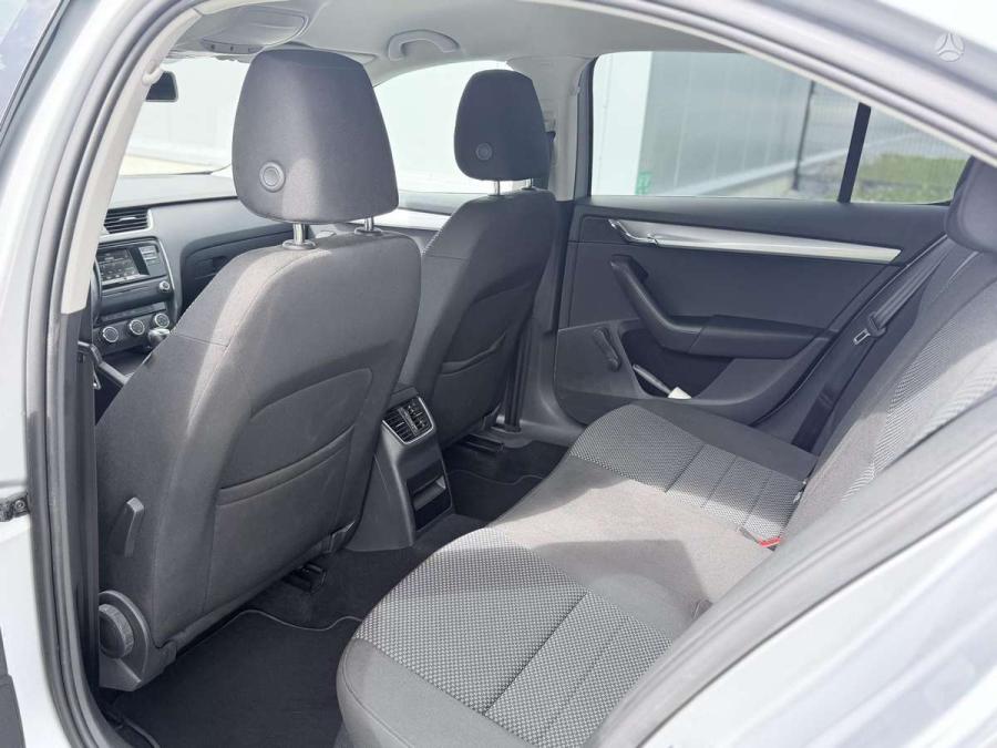 Pelēks Skoda Octavia 2016 Viļņa, ar dzinēja tilpumu 1.40 L un nobraukumu 236 tūkst. km par 6500 €, foto 14 vietnē AUTOMOTO.COM.LV