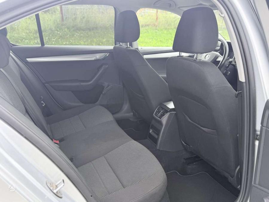 Pelēks Skoda Octavia 2016 Viļņa, ar dzinēja tilpumu 1.40 L un nobraukumu 236 tūkst. km par 6500 €, foto 18 vietnē AUTOMOTO.COM.LV