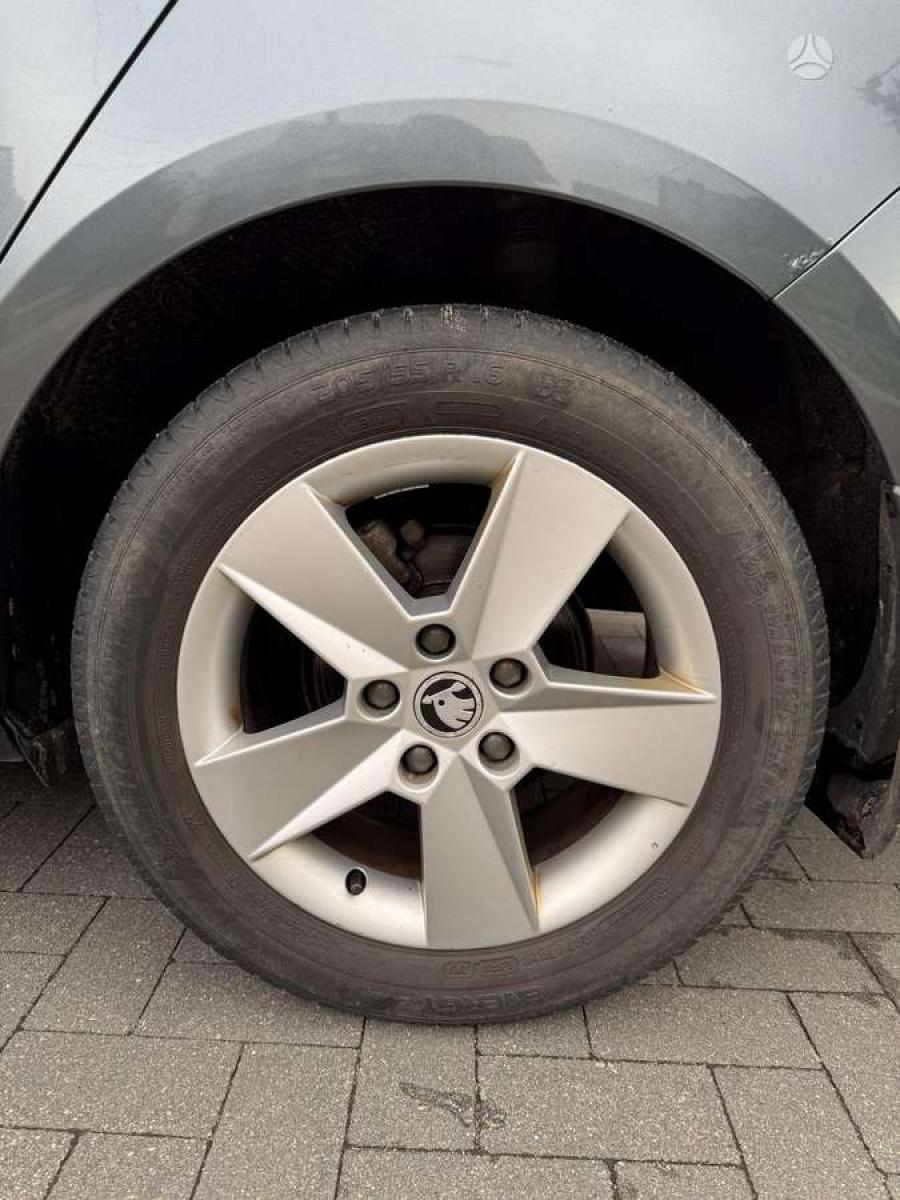 Grey Skoda Octavia 2017 in Vilnius, with an engine capacity of 1.60 L and mileage of 328 thousand km for 6500 €, photo 12 on AUTOMOTO.COM.LV