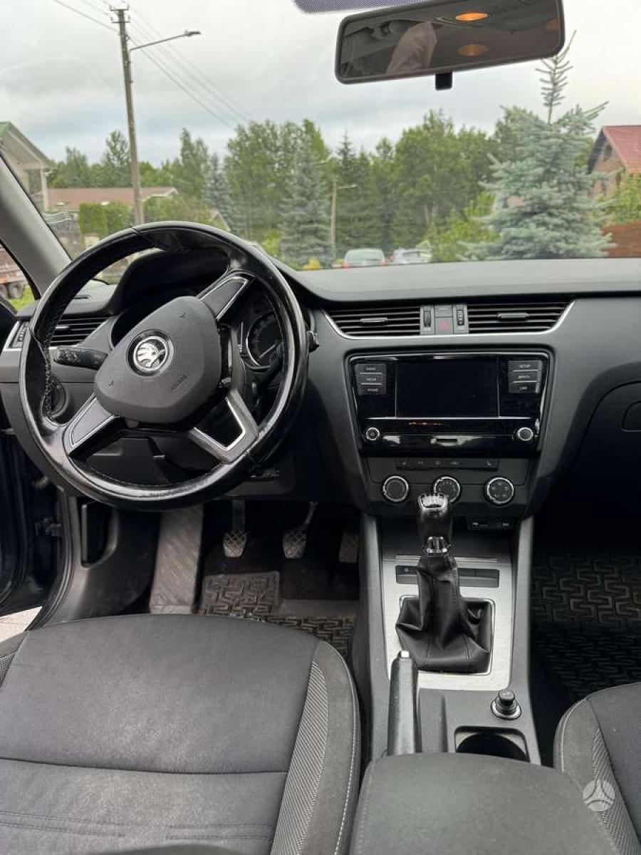 Grey Skoda Octavia 2017 in Vilnius, with an engine capacity of 1.60 L and mileage of 328 thousand km for 6500 €, photo 15 on AUTOMOTO.COM.LV