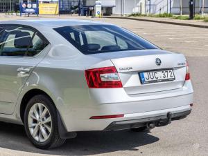 Grey Skoda Octavia 2017 in Vilnius, with an engine capacity of 1.60 L and mileage of 172 thousand km for 10999 €, photo 7 on AUTOMOTO.COM.LV