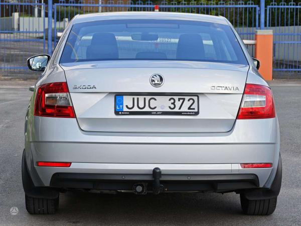 Grey Skoda Octavia 2017 in Vilnius, with an engine capacity of 1.60 L and mileage of 172 thousand km for 10999 €, photo 8 on AUTOMOTO.COM.LV