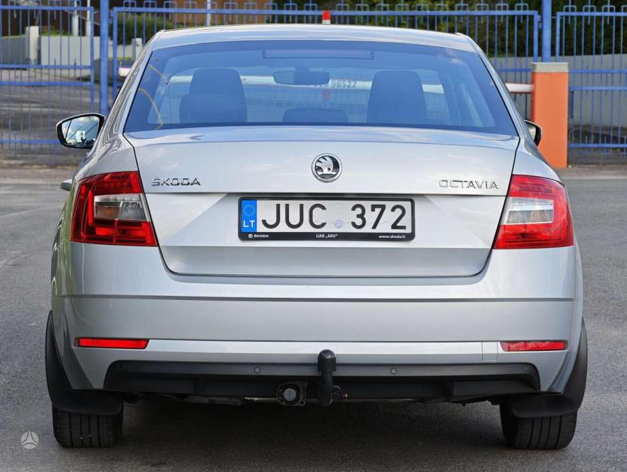 Grey Skoda Octavia 2017 in Vilnius, with an engine capacity of 1.60 L and mileage of 172 thousand km for 10999 €, photo 9 on AUTOMOTO.COM.LV