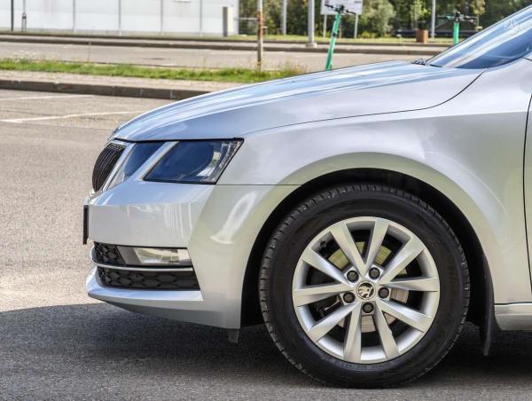 Grey Skoda Octavia 2017 in Vilnius, with an engine capacity of 1.60 L and mileage of 172 thousand km for 10999 €, photo 10 on AUTOMOTO.COM.LV
