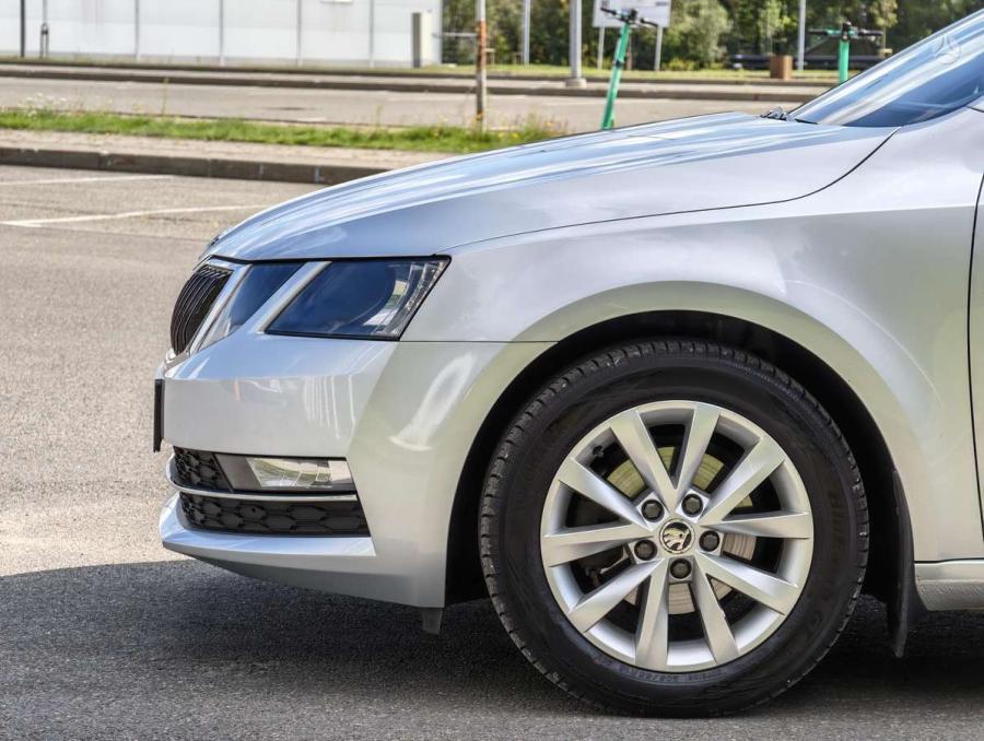 Grey Skoda Octavia 2017 in Vilnius, with an engine capacity of 1.60 L and mileage of 172 thousand km for 10999 €, photo 11 on AUTOMOTO.COM.LV