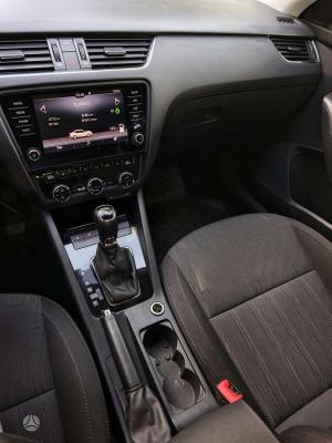 Grey Skoda Octavia 2017 in Vilnius, with an engine capacity of 1.60 L and mileage of 172 thousand km for 10999 €, photo 17 on AUTOMOTO.COM.LV