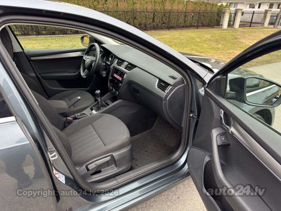 Pelēks Skoda Octavia 2018 Tallina, ar dzinēja tilpumu 1.50 L un nobraukumu 14 tūkst. km par 16600 €, foto 14 vietnē AUTOMOTO.COM.LV