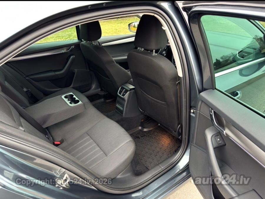 Pelēks Skoda Octavia 2018 Tallina, ar dzinēja tilpumu 1.50 L un nobraukumu 15 tūkst. km par 11750 €, foto 15 vietnē AUTOMOTO.COM.LV