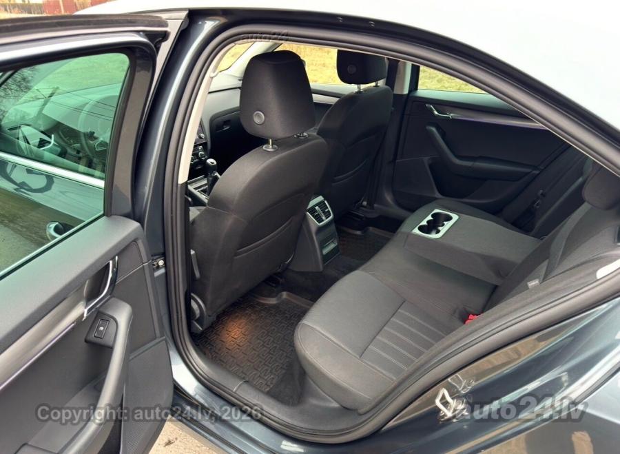 Pelēks Skoda Octavia 2018 Tallina, ar dzinēja tilpumu 1.50 L un nobraukumu 15 tūkst. km par 11750 €, foto 16 vietnē AUTOMOTO.COM.LV