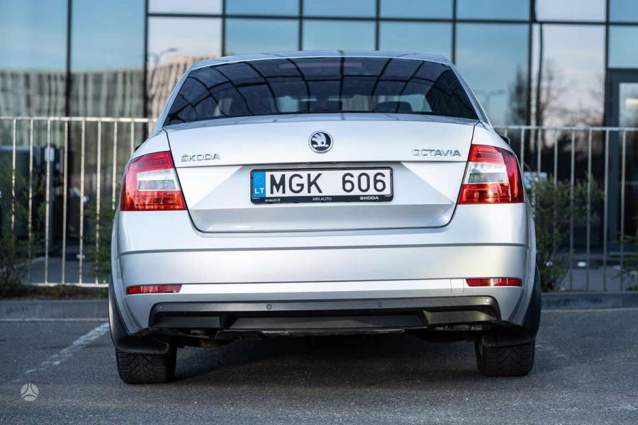 Grey Skoda Octavia 2018 in Vilnius, with an engine capacity of 1.60 L and mileage of 172 thousand km for 11100 €, photo 4 on AUTOMOTO.COM.LV