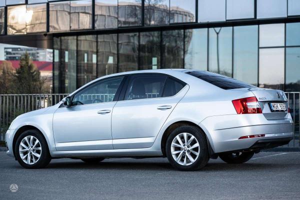 Pelēks Skoda Octavia 2018 Viļņa, ar dzinēja tilpumu 1.60 L un nobraukumu 172 tūkst. km par 11100 €, foto 6 vietnē AUTOMOTO.COM.LV