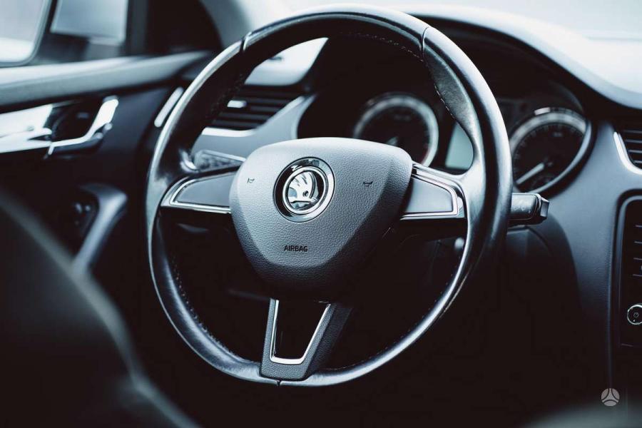 Grey Skoda Octavia 2018 in Vilnius, with an engine capacity of 1.60 L and mileage of 172 thousand km for 11100 €, photo 10 on AUTOMOTO.COM.LV