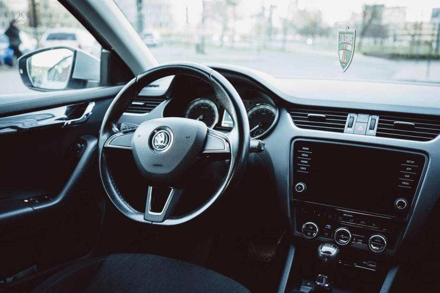 Grey Skoda Octavia 2018 in Vilnius, with an engine capacity of 1.60 L and mileage of 172 thousand km for 11100 €, photo 14 on AUTOMOTO.COM.LV