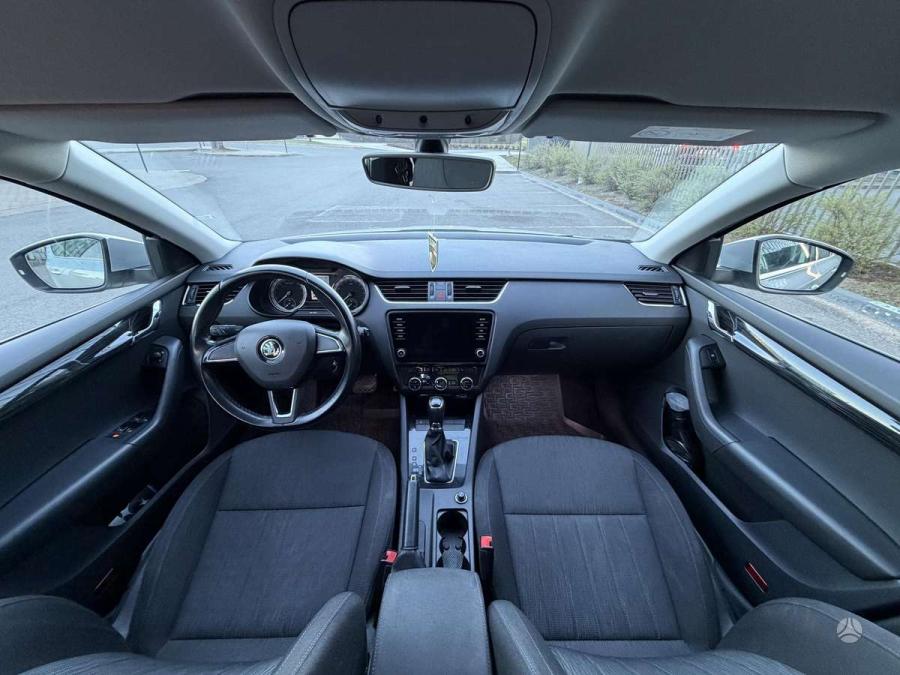 Grey Skoda Octavia 2018 in Vilnius, with an engine capacity of 1.60 L and mileage of 172 thousand km for 11100 €, photo 15 on AUTOMOTO.COM.LV