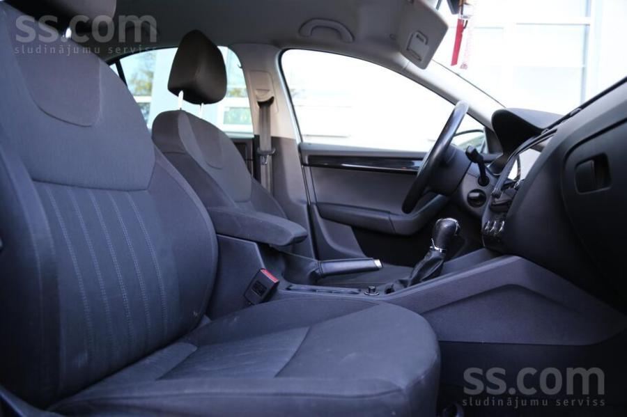 Grey Skoda Octavia 2019 in Riga, with an engine capacity of 1.60 L and mileage of 242 thousand km for 8995 €, photo 8 on AUTOMOTO.COM.LV