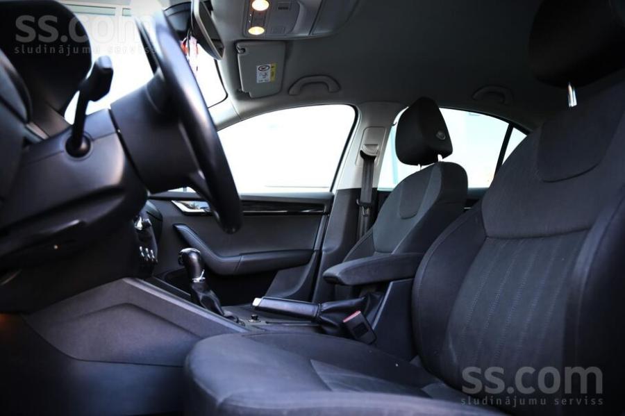 Grey Skoda Octavia 2019 in Riga, with an engine capacity of 1.60 L and mileage of 242 thousand km for 8995 €, photo 11 on AUTOMOTO.COM.LV