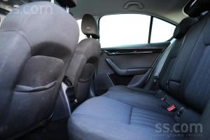 Grey Skoda Octavia 2019 in Riga, with an engine capacity of 1.60 L and mileage of 242 thousand km for 8995 €, photo 16 on AUTOMOTO.COM.LV