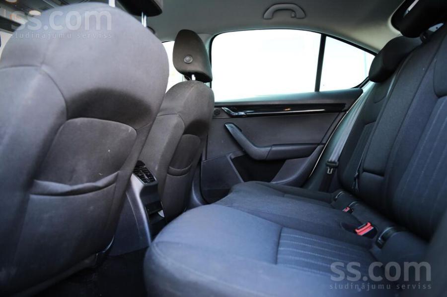 Grey Skoda Octavia 2019 in Riga, with an engine capacity of 1.60 L and mileage of 242 thousand km for 8995 €, photo 16 on AUTOMOTO.COM.LV