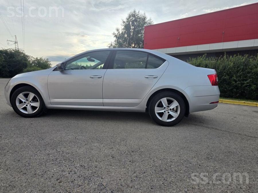 Grey Skoda Octavia 2019 in Riga, with an engine capacity of 2.00 L and mileage of 123 thousand km for 14200 €, photo 4 on AUTOMOTO.COM.LV