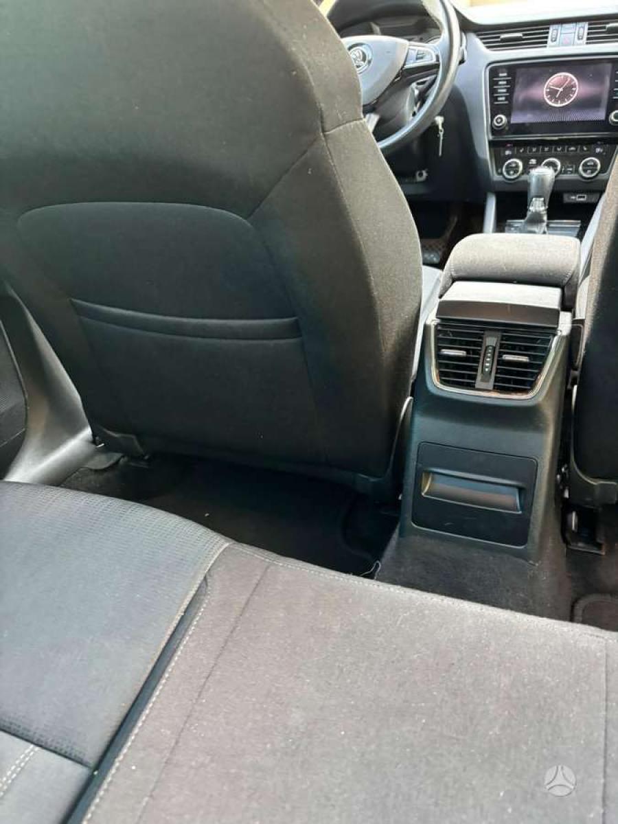 Pelēks Skoda Octavia 2020 Viļņa, ar dzinēja tilpumu 1.50 L un nobraukumu 150 tūkst. km par 10000 €, foto 18 vietnē AUTOMOTO.COM.LV