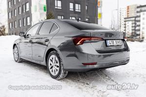 Grey Skoda Octavia 2022 in Tallinn, with an engine capacity of 1.50 L and mileage of 141 thousand km for 15990 €, photo 4 on AUTOMOTO.COM.LV