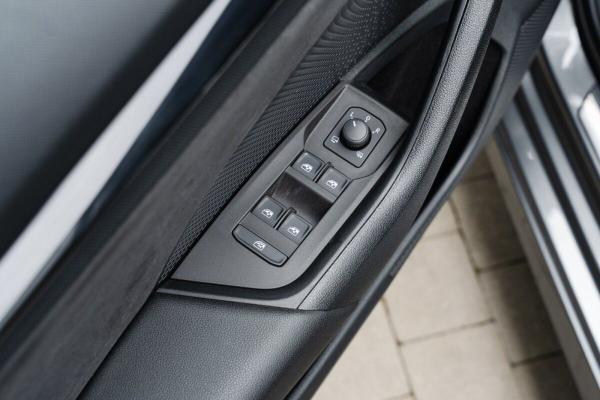 Grey Skoda Octavia 2022 in Marupe, with an engine capacity of 2.00 L and mileage of 49 thousand km for 26650 €, photo 7 on AUTOMOTO.COM.LV
