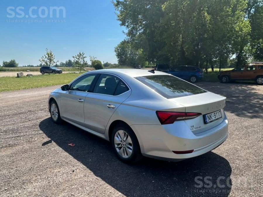 Grey Skoda Octavia 2023 in Cesis, with an engine capacity of 2.00 L and mileage of 129 thousand km for 15700 €, photo 3 on AUTOMOTO.COM.LV