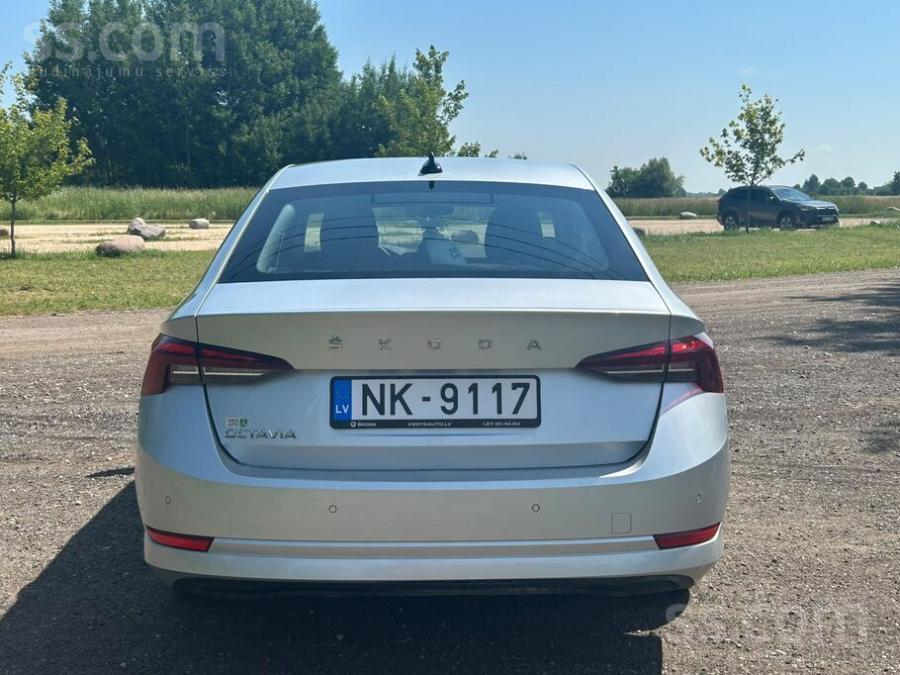 Grey Skoda Octavia 2023 in Cesis, with an engine capacity of 2.00 L and mileage of 129 thousand km for 15700 €, photo 4 on AUTOMOTO.COM.LV