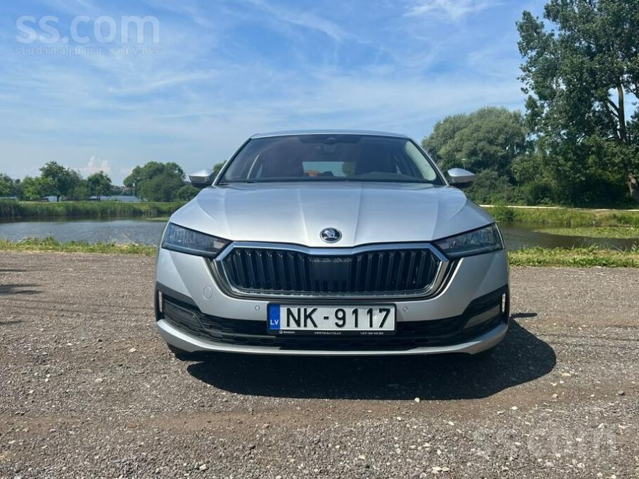 Grey Skoda Octavia 2023 in Cesis, with an engine capacity of 2.00 L and mileage of 129 thousand km for 15700 €, photo 7 on AUTOMOTO.COM.LV