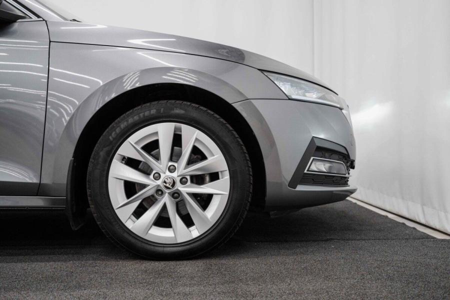 Pelēks Skoda Octavia 2023 Tallina, ar dzinēja tilpumu 1.50 L un nobraukumu 110 tūkst. km par 19700 €, foto 16 vietnē AUTOMOTO.COM.LV
