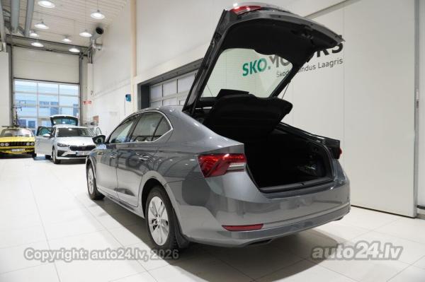 Pelēks Skoda Octavia 2024 Tallina, ar dzinēja tilpumu 1.00 L un nobraukumu 29 tūkst. km par 20700 €, foto 6 vietnē AUTOMOTO.COM.LV