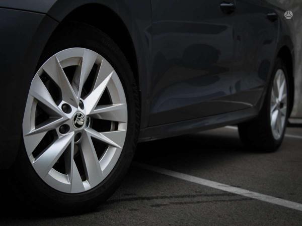 Grey Skoda Octavia 2024 in Kaunas, with an engine capacity of 1.50 L and mileage of 86 thousand km for 21990 €, photo 6 on AUTOMOTO.COM.LV