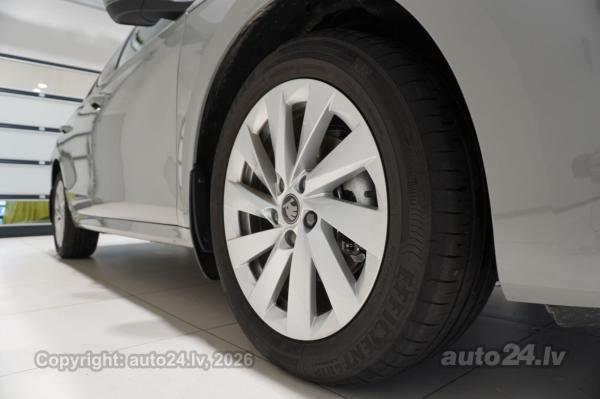 Grey Skoda Octavia 2025 in Tallinn, with an engine capacity of 1.50 L and mileage of 19 thousand km for 27900 €, photo 5 on AUTOMOTO.COM.LV