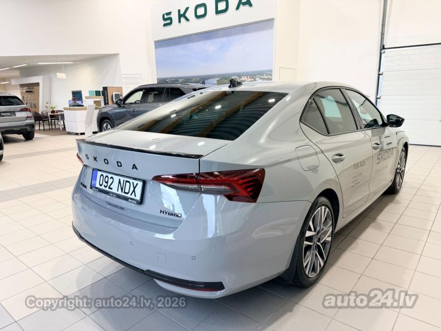 Grey Skoda Octavia 2025 in Viljandi, with an engine capacity of 1.50 L and mileage of 11 thousand km for 32400 €, photo 5 on AUTOMOTO.COM.LV