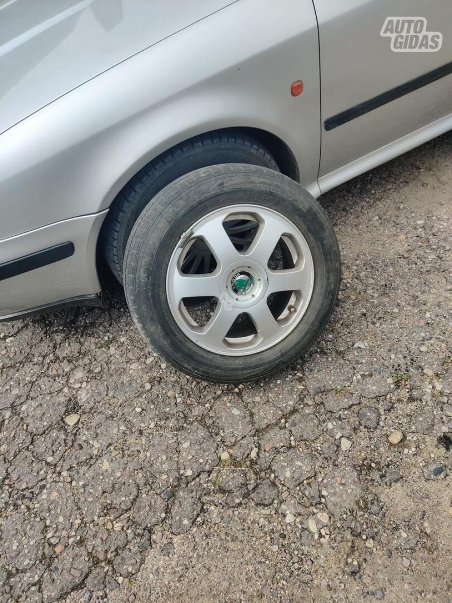 Pelēks Skoda Octavia 1999 Kaišiadorys, ar dzinēja tilpumu 1.90 L un nobraukumu 300 tūkst. km par 900 €, foto 1 vietnē AUTOMOTO.COM.LV