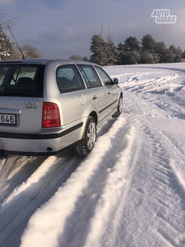 Pelēks Skoda Octavia 2000 Alīta, ar dzinēja tilpumu 2.00 L un nobraukumu 257 tūkst. km par 1150 €, foto 4 vietnē AUTOMOTO.COM.LV