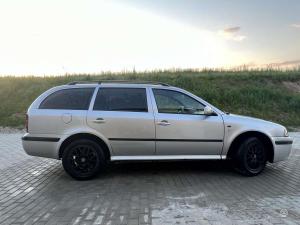 Pelēks Skoda Octavia 2001 Viļņa, ar dzinēja tilpumu 1.90 L un nobraukumu 331 tūkst. km par 1500 €, foto 7 vietnē AUTOMOTO.COM.LV