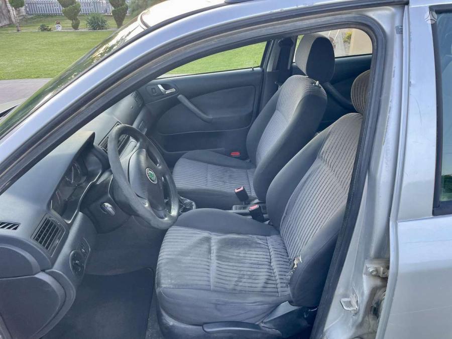 Pelēks Skoda Octavia 2001 Viļņa, ar dzinēja tilpumu 1.90 L un nobraukumu 347 tūkst. km par 1300 €, foto 13 vietnē AUTOMOTO.COM.LV