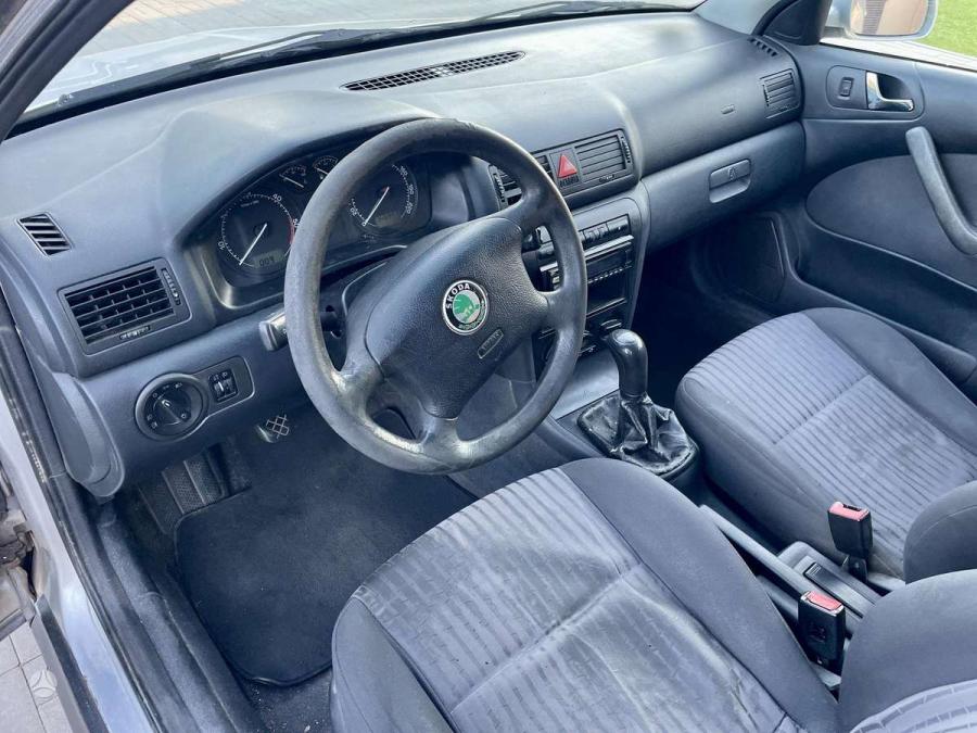 Pelēks Skoda Octavia 2001 Viļņa, ar dzinēja tilpumu 1.90 L un nobraukumu 347 tūkst. km par 1300 €, foto 14 vietnē AUTOMOTO.COM.LV