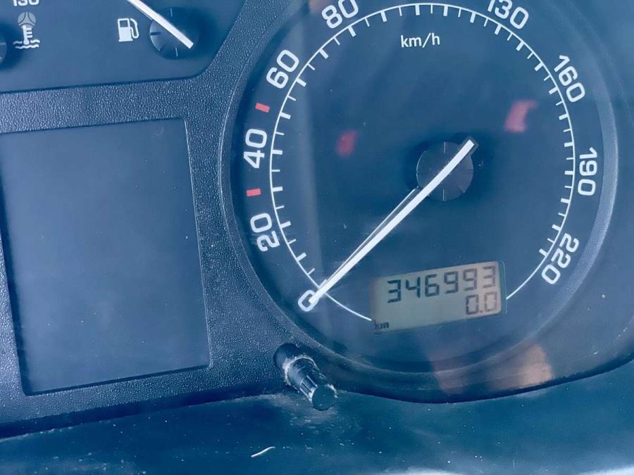 Pelēks Skoda Octavia 2001 Viļņa, ar dzinēja tilpumu 1.90 L un nobraukumu 347 tūkst. km par 1300 €, foto 15 vietnē AUTOMOTO.COM.LV