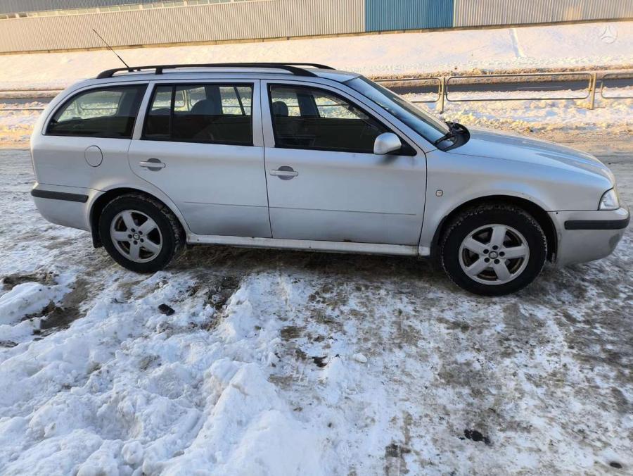 Pelēks Skoda Octavia 2003 Viļņa, ar dzinēja tilpumu 1.90 L un nobraukumu 434 tūkst. km par 950 €, foto 3 vietnē AUTOMOTO.COM.LV