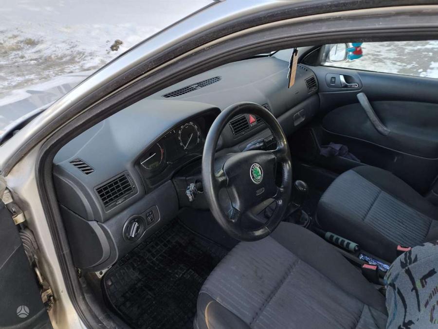 Pelēks Skoda Octavia 2003 Viļņa, ar dzinēja tilpumu 1.90 L un nobraukumu 434 tūkst. km par 950 €, foto 6 vietnē AUTOMOTO.COM.LV