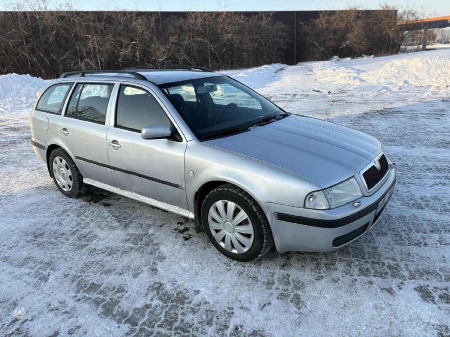 Grey Skoda Octavia 2003 in Rokiskis, with an engine capacity of 0.00 L and mileage of 370 thousand km for 948 €, photo 7 on AUTOMOTO.COM.LV