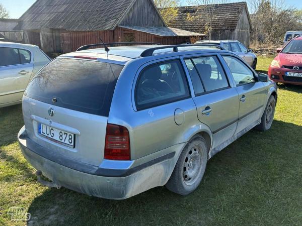 Pelēks Skoda Octavia 2004 Viļņa, ar dzinēja tilpumu 1.40 L un nobraukumu 300 tūkst. km par 350 €, foto 3 vietnē AUTOMOTO.COM.LV