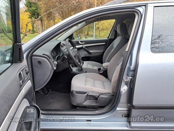 Pelēks Skoda Octavia 2005 Tallina, ar dzinēja tilpumu 1.90 L un nobraukumu 290 tūkst. km par 1400 €, foto 11 vietnē AUTOMOTO.COM.LV