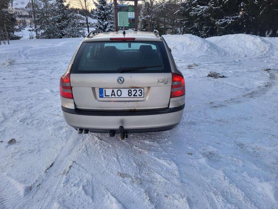 Pelēks Skoda Octavia 2005 Biržai, ar dzinēja tilpumu 1.96 L un nobraukumu 420 tūkst. km par 1250 €, foto 4 vietnē AUTOMOTO.COM.LV