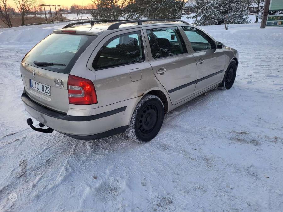 Pelēks Skoda Octavia 2005 Biržai, ar dzinēja tilpumu 1.96 L un nobraukumu 420 tūkst. km par 1250 €, foto 5 vietnē AUTOMOTO.COM.LV