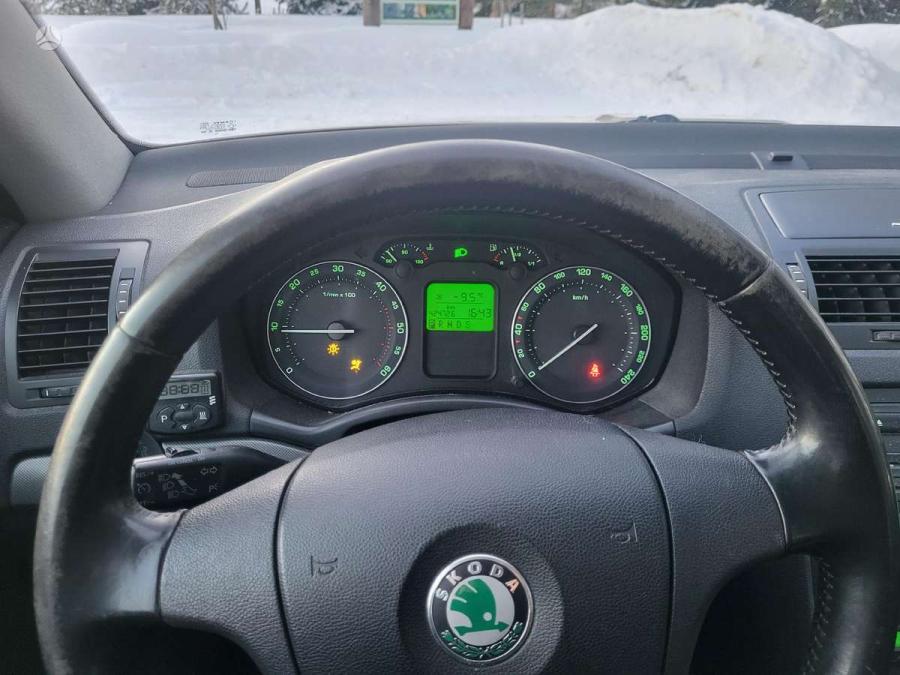 Pelēks Skoda Octavia 2005 Biržai, ar dzinēja tilpumu 1.96 L un nobraukumu 420 tūkst. km par 1250 €, foto 11 vietnē AUTOMOTO.COM.LV