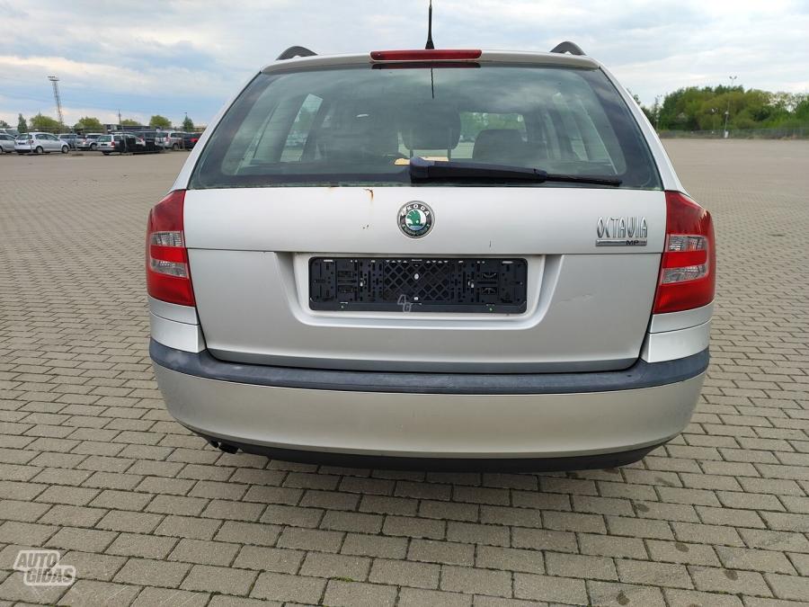 Grey Skoda Octavia 2005 in Marijampole, with an engine capacity of 1.60 L and mileage of 184 thousand km for 1950 €, photo 9 on AUTOMOTO.COM.LV